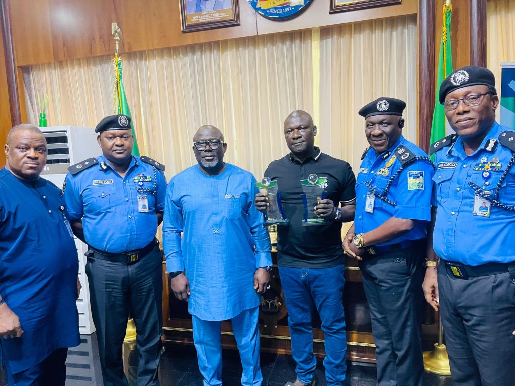 Gov Oborewori Receives Award-Winning Delta DPO, Shaba - Congress Newspaper